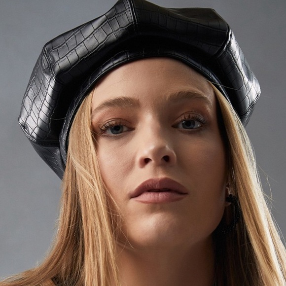 francesca’s | Accessories | Nwt Liv Croc Vegan Leather Beret Hat In ...